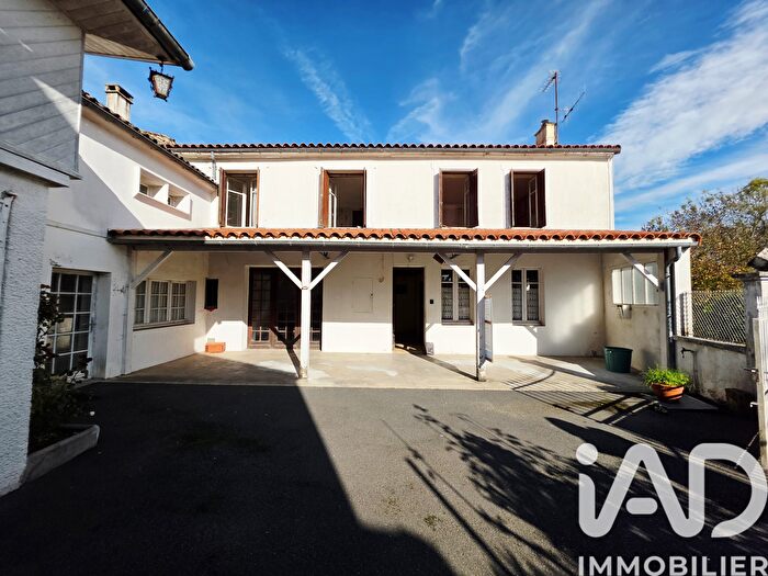 Maison à vendre - Échallat - 9 pièces - 5 chambres