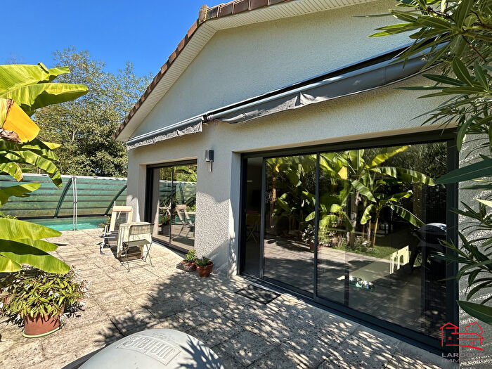 Maison à vendre - Roquefort - 5 pièces - 4 chambres