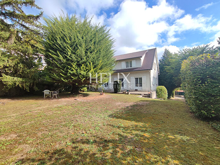 Maison à vendre - Le Mesnil-le-Roi - 7 pièces - 5 chambres