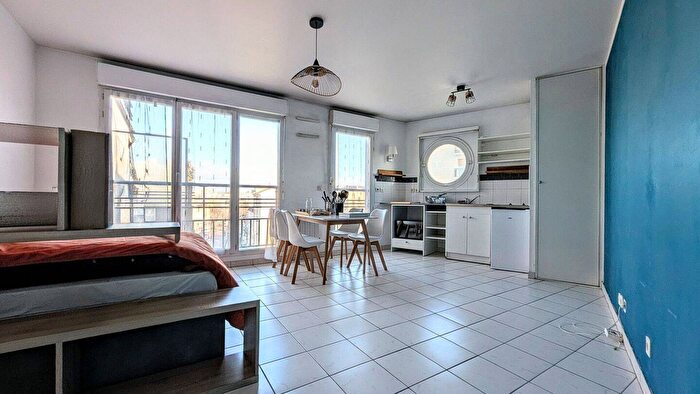 Appartement à louer - République-Gare-Porte de Paris, Saint-Denis - 1 pièce