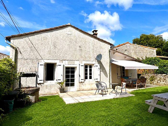 Maison 5 pièces à Luxé, à vendre