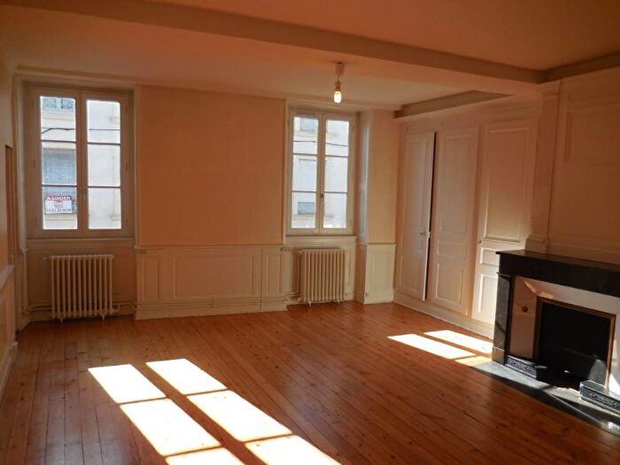 Mâcon, Centre-ville : Appartement 4 pièces à louer