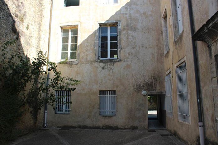 Appartement à louer - Gres de Tousilles, Bollène - 1 pièce