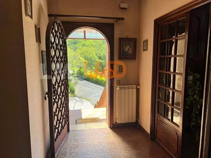 Maison à vendre - Aubin - 8 pièces - 5 chambres