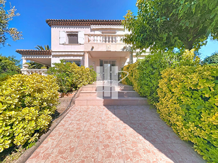 Maison à vendre - Saint-Raphaël, Veyssières - 7 pièces - 3 chambres