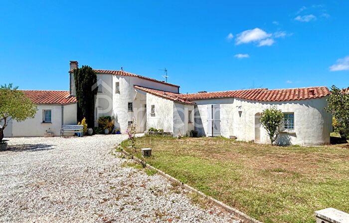 Maison à vendre - Saint-Sulpice-de-Royan - 5 pièces - 4 chambres