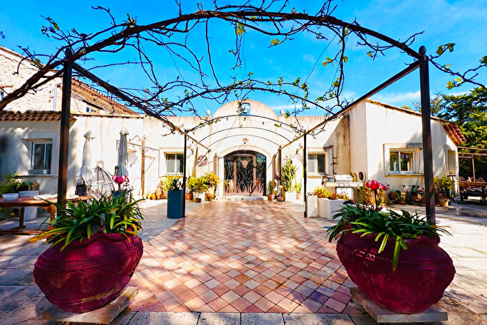 Maison 8 pièces à vendre à Arles, Mas-Thibert, Salin-de-Giraud