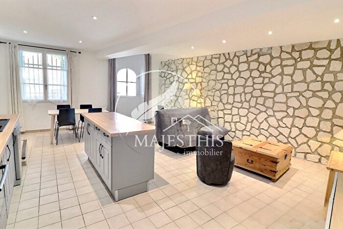 Appartement à vendre - Hyères, Centre-ville - 2 pièces - 1 chambre