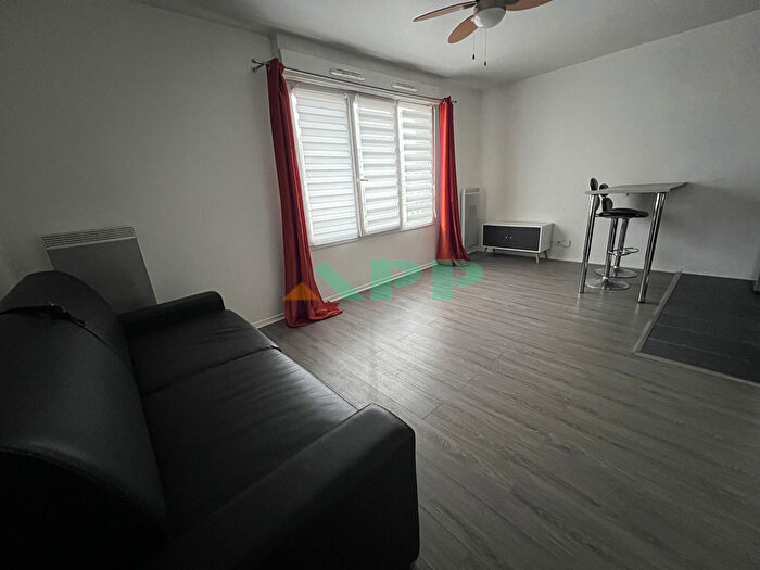Appartement 1 pièce à Brétigny-sur-Orge, Centre-ville, à louer