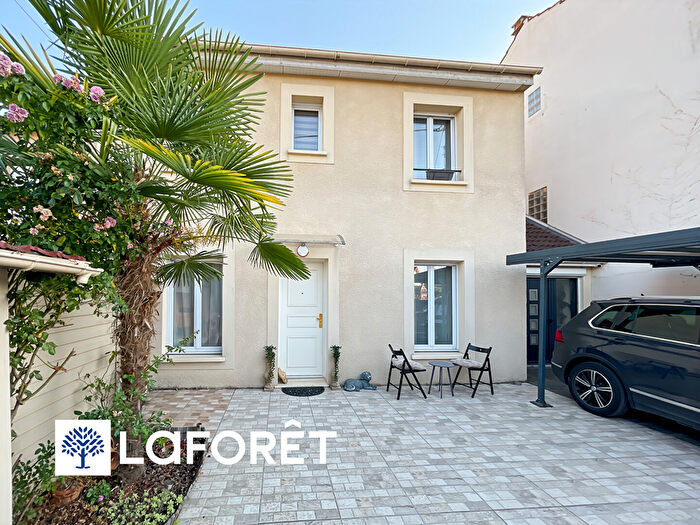 Sainte-Geneviève-des-Bois, Georges Pitard : Maison 5 pièces à vendre