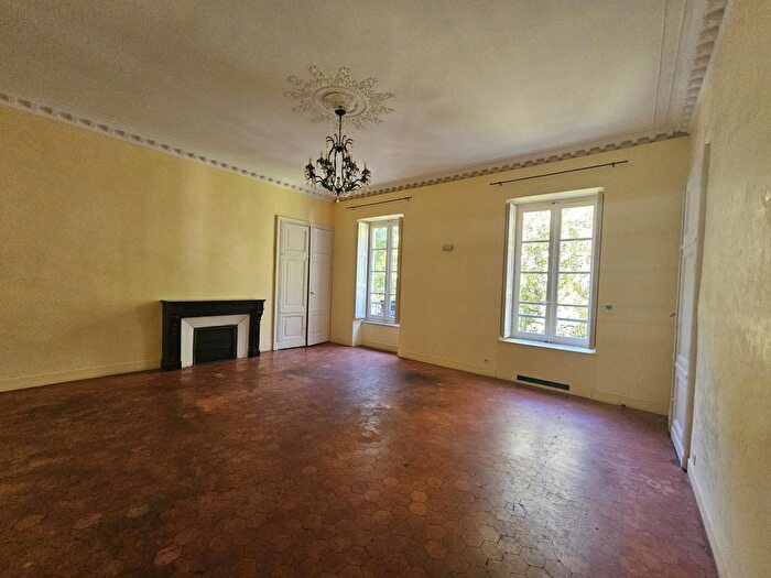 Appartement 6 pièces à Nîmes, Ecusson, Arènes, à vendre