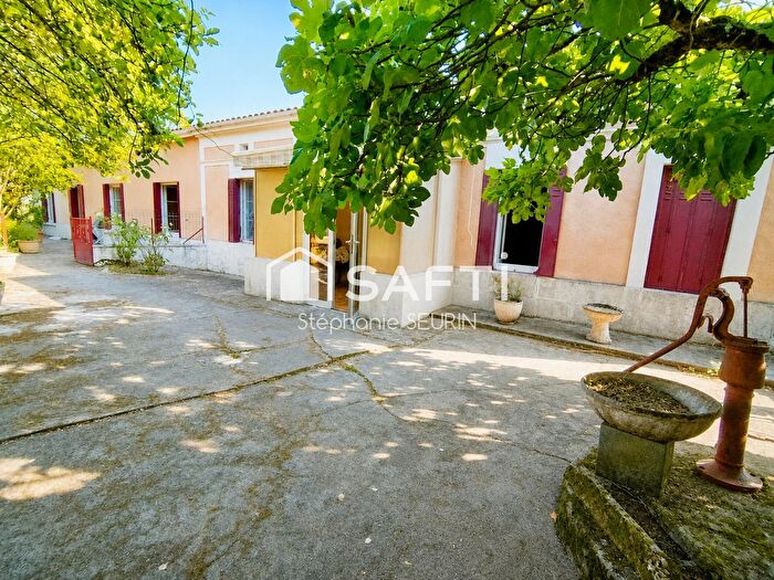 Maison 10 pièces à vendre à Montlieu-la-Garde