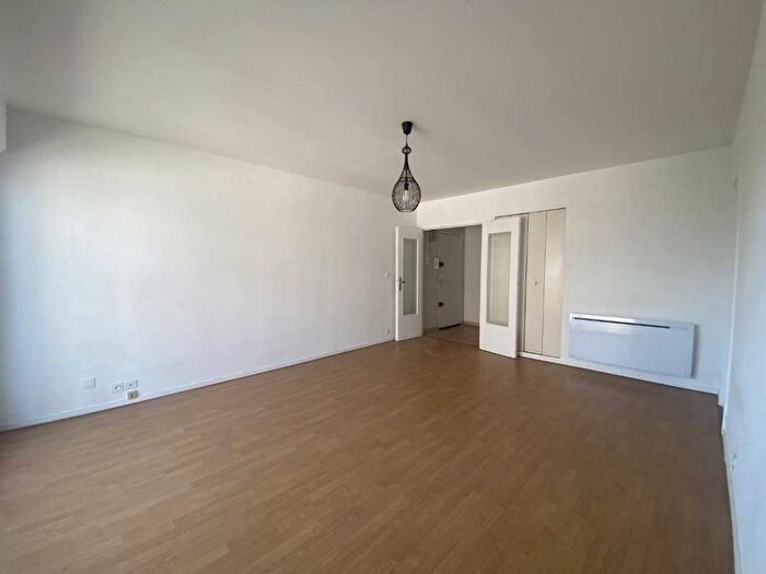 Centre Ville-Les Marins, Châteauroux : Appartement 1 pièce à louer
