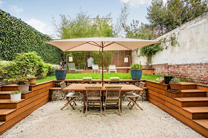 Maison à vendre - Vincennes, Est - 8 pièces - 6 chambres