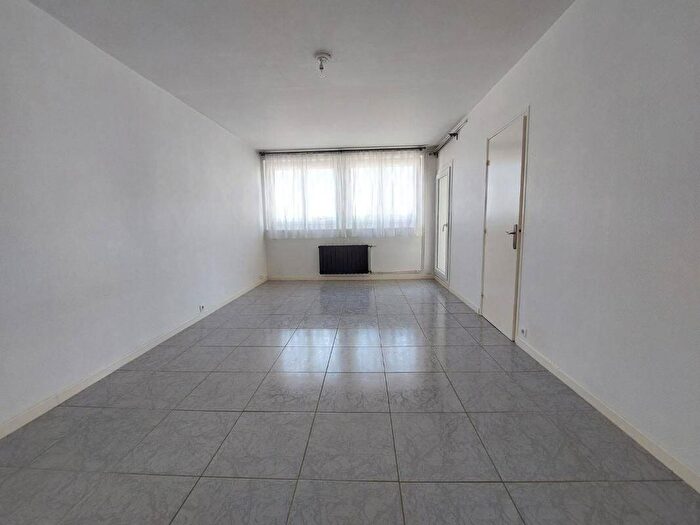Equipements Publics, Caudebec-lès-Elbeuf - Appartement 3 pièces à louer