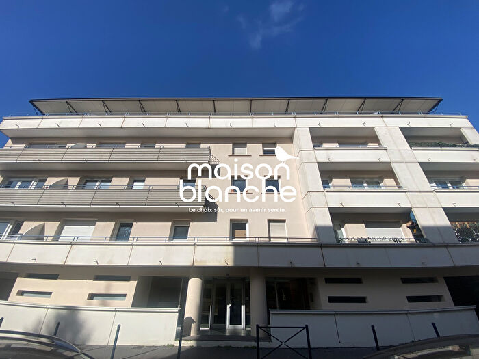 Appartement à louer - Bordeaux, Grand Parc - 2 pièces - 1 chambre