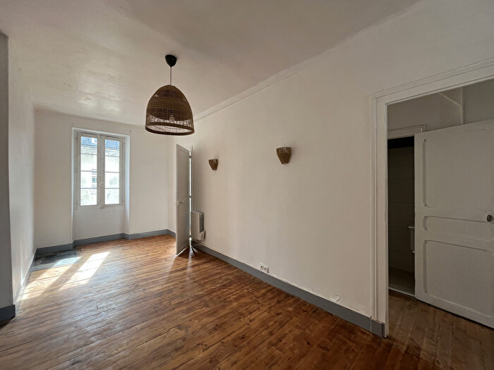 Appartement à louer - Pau, Centre-ville - 3 pièces - 2 chambres