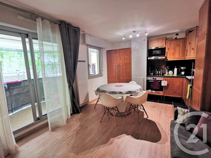 Courbevoie, Gambetta, La Défense : Appartement 2 pièces à louer