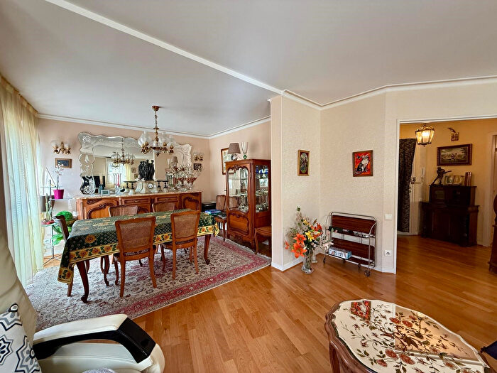 Appartement à vendre - Fontainebleau, Centre-ville - 4 pièces - 2 chambres