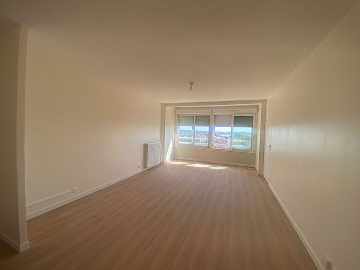 Appartement 3 pièces à Corbeil-Essonnes, Tarterêts, à louer