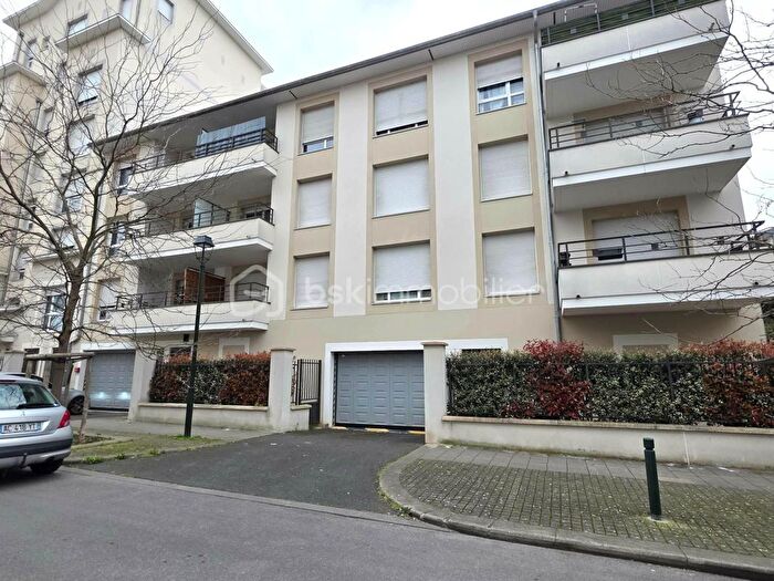 Appartement à vendre - Chelles, Centre-ville, Gare, Abbesses - 2 pièces - 1 chambre