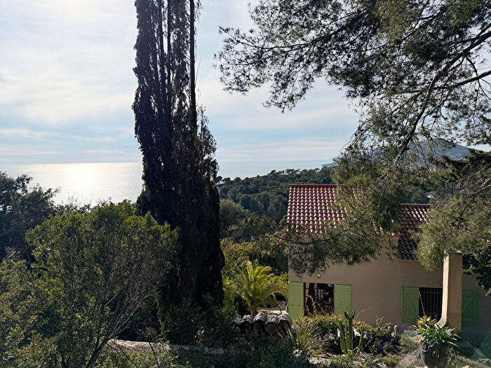 Maison à vendre - Carqueiranne - 6 pièces - 5 chambres