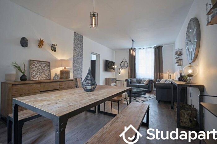 Appartement à louer - Laon Zola-Neufchâtel-Orgeval, Reims - 1 pièce - 8 chambres