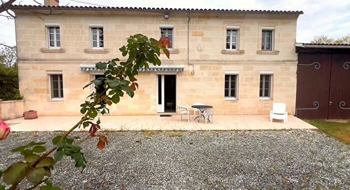 Maison 8 pièces à Bayas, à vendre