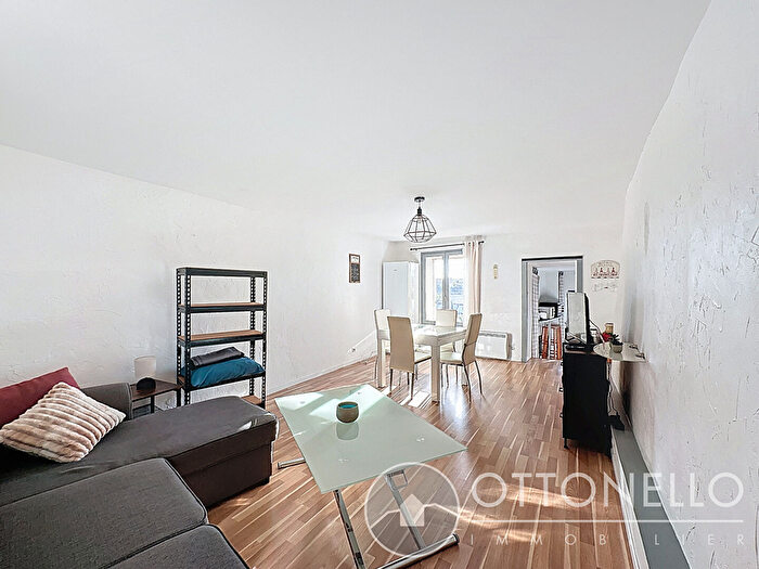 Appartement à vendre - Roquebrune-sur-Argens, Village - 2 pièces - 1 chambre