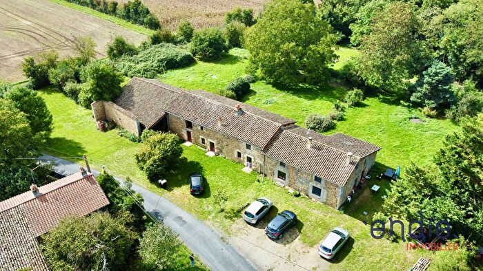 Maison à vendre - Ceaux-en-Couhé - 13 pièces - 9 chambres