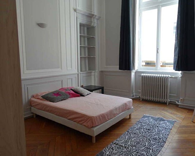 Appartement à louer - Presquîle, Centre ville, Cordeliers, Lyon ème arrondissement - 4 pièces - 8 chambres