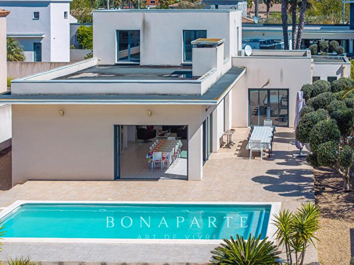 Maison à vendre - Agde, Le Grau dAgde - 6 pièces - 5 chambres