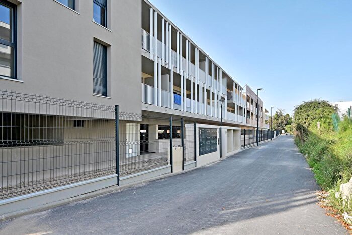 Appartement à louer - Arles, Trébon - 2 pièces - 1 chambre