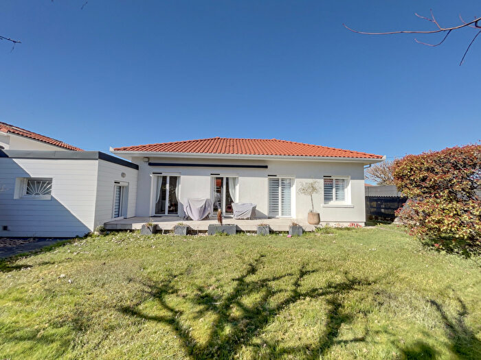 Maison à vendre - Laloubère - 8 pièces - 3 chambres