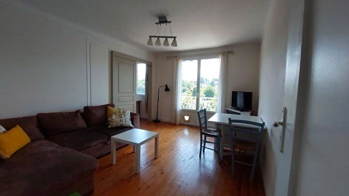 Appartement à louer - Centre-Stade, Chambéry - 3 pièces - 2 chambres