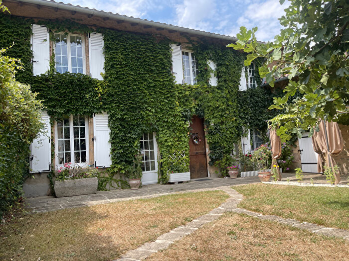 Maison à vendre - Nantiat - 7 pièces - 5 chambres