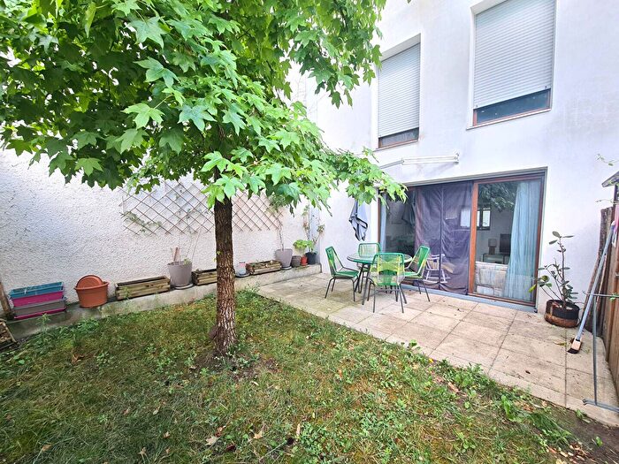 Appartement à louer - Cité Pierre et Marie Curie, Ivry-sur-Seine - 4 pièces - 3 chambres