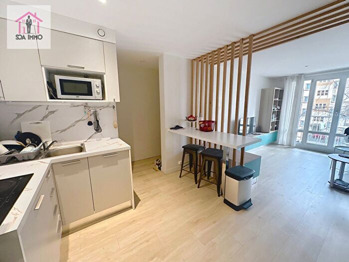 Appartement à louer - Villeurbanne - 4 pièces - 3 chambres