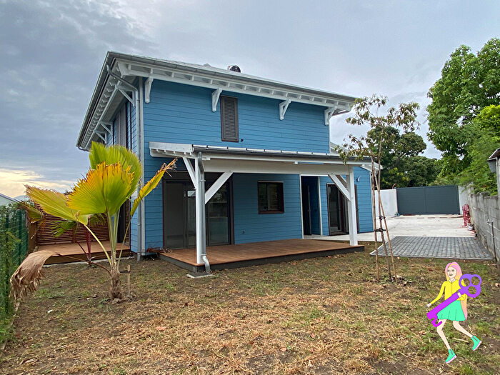 Maison à louer - Létang-Salé, Centre-ville, Ravine Sheunon - 4 pièces - 3 chambres