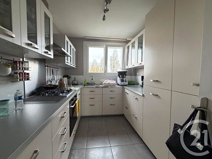 Saint-Jacques-de-la-Lande : Appartement 4 pièces à louer