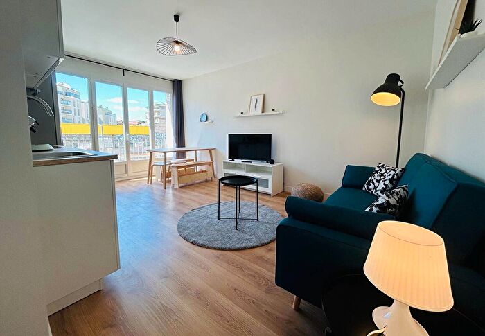 Appartement à louer - Ferrandière Maisons-Neuves, Villeurbanne - 4 pièces - 2 chambres