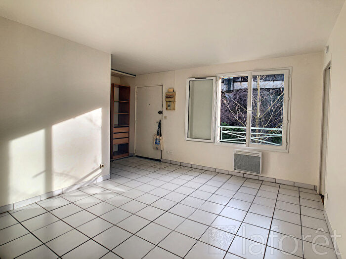 Appartement 2 pièces à louer à Saint-Cyr-l'École, Hôtel de ville