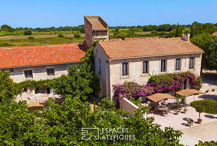 Maison à vendre - Arles, Saliers, Albaron - 13 pièces - 10 chambres