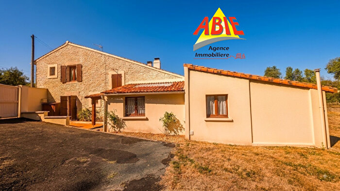 Maison 5 pièces à Saint-Hilaire-la-Palud, à vendre