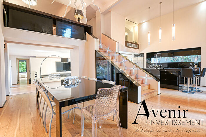 Maison à louer - Saint-Didier-au-Mont-dOr - 8 pièces - 4 chambres