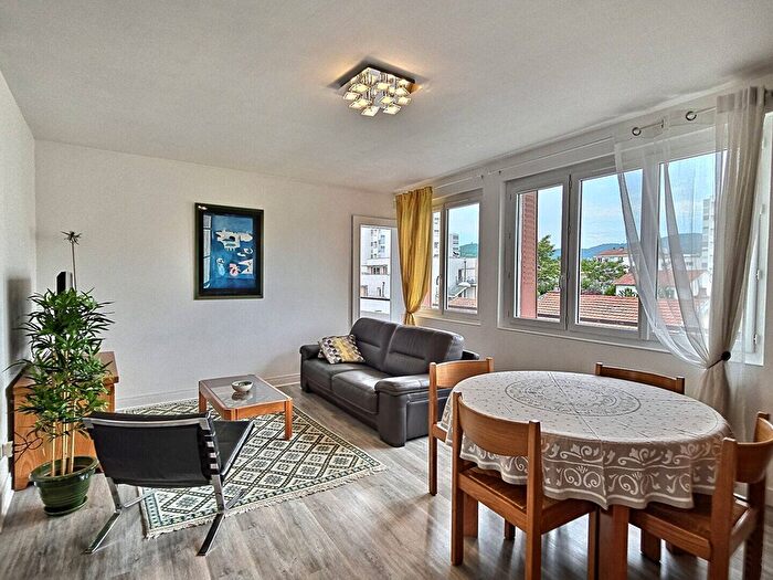 Appartement à louer - Sud-Saint Jacques, Clermont-Ferrand - 4 pièces - 3 chambres