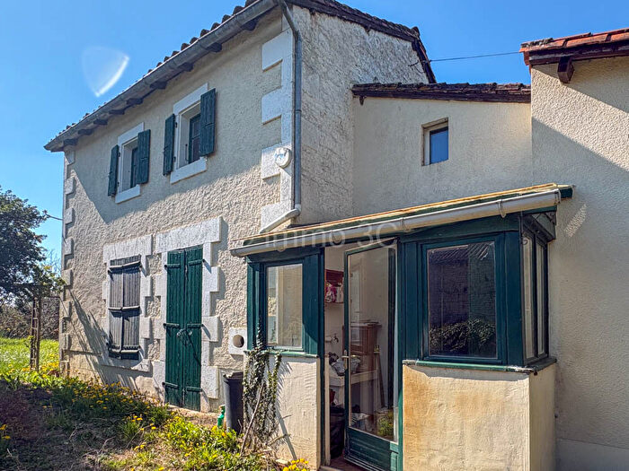 Maison à vendre - Chef-Boutonne - 5 pièces - 2 chambres