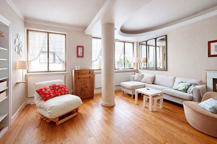 Appartement à louer - Auteuil Nord, Paris ème arrondissement - 4 pièces - 3 chambres