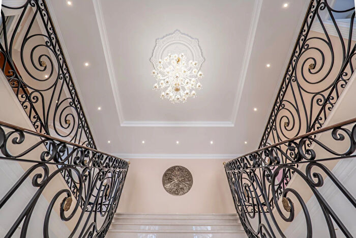 Maison à vendre - Magny-le-Hongre - 15 pièces - 7 chambres