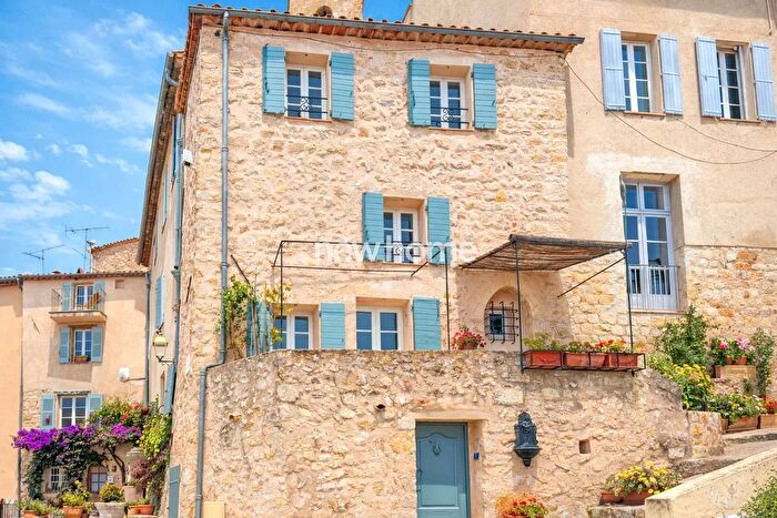 Maison à vendre - Châteauneuf-Grasse - 5 pièces - 3 chambres